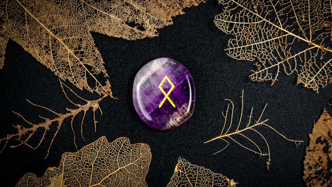 Protection Rune: Norse Symbolism, Meaning & Use